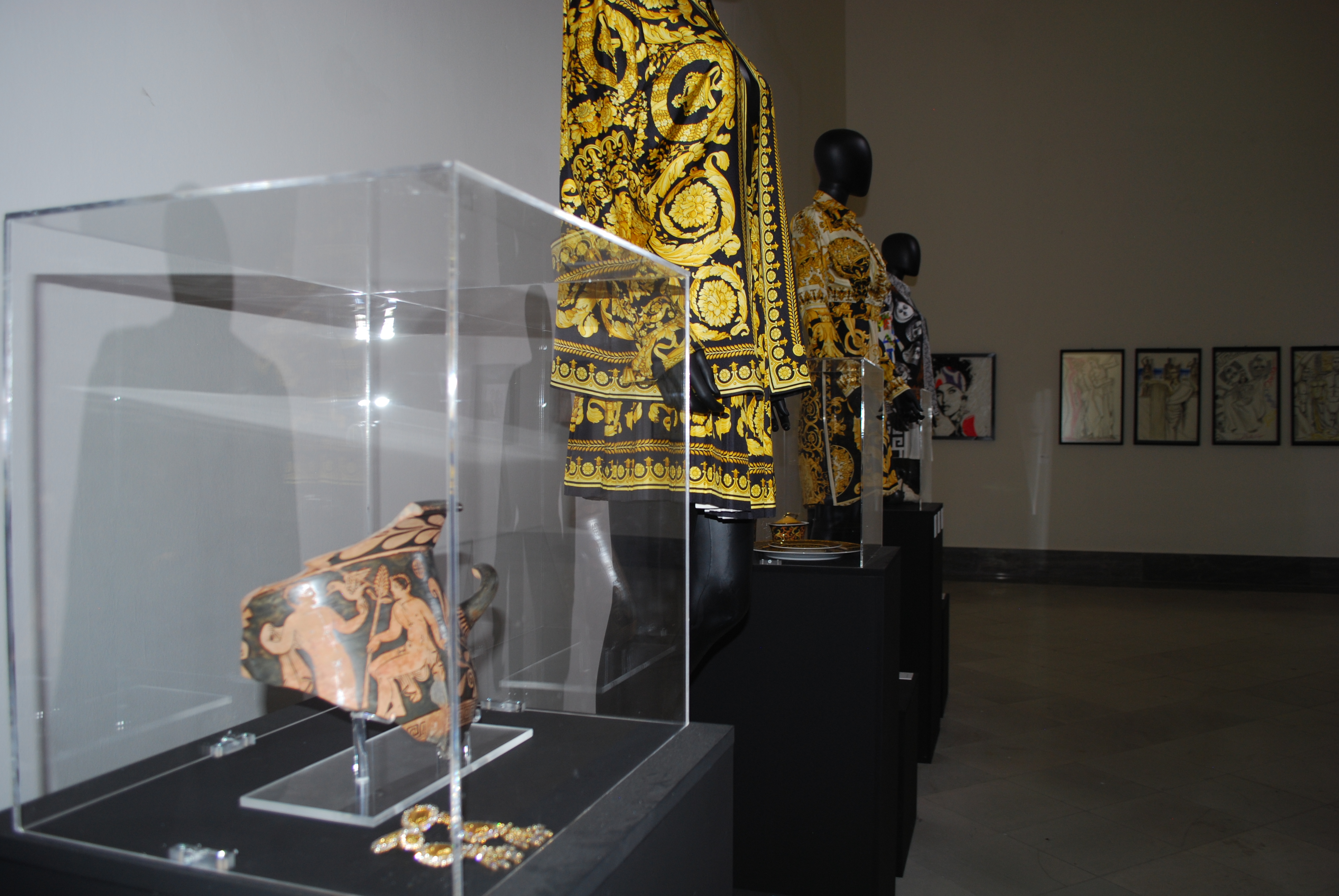 Gianni Versace al MANN: il linguaggio della moda si interfaccia con l ...