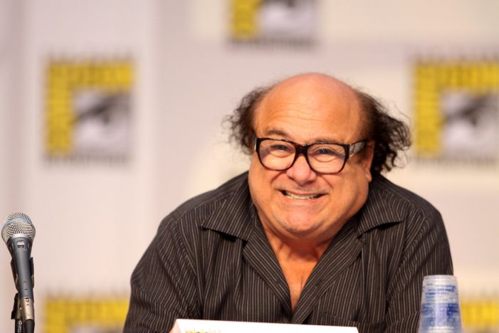 Danny De Vito compie 80: celebriamo una leggenda vivente del cinema ...