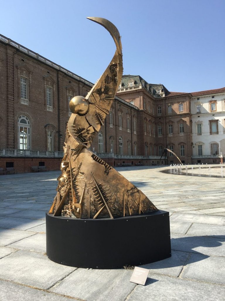Addio ad Arnaldo Pomodoro: il grande scultore italiano della “Sfera ...